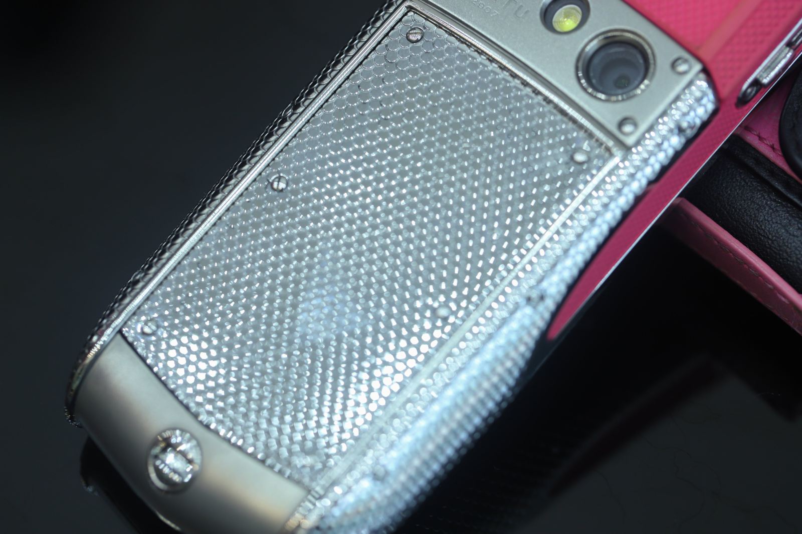 Vertu Ascent Ti Neon Pink - Hùng Luxury